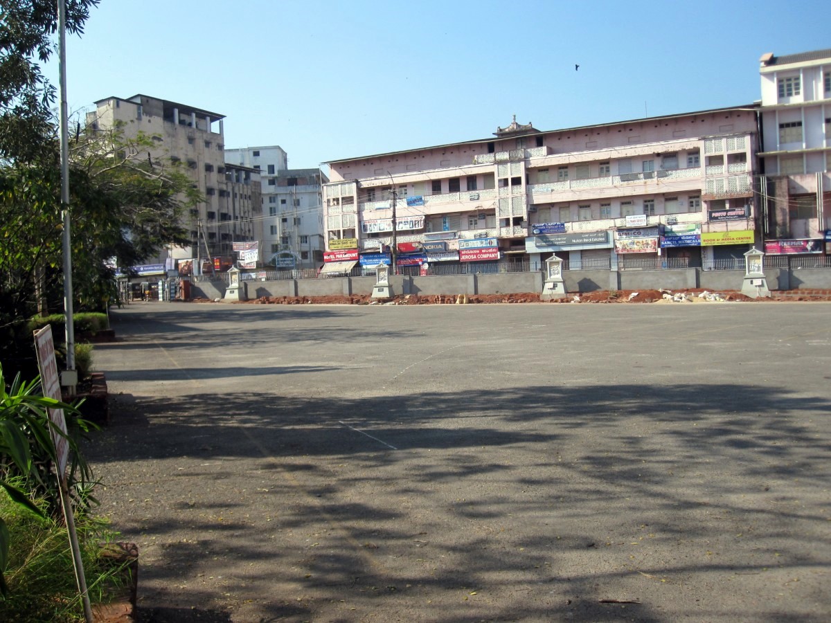 Mangalore Mangalore: Milagres Church and Hall, Mangalore